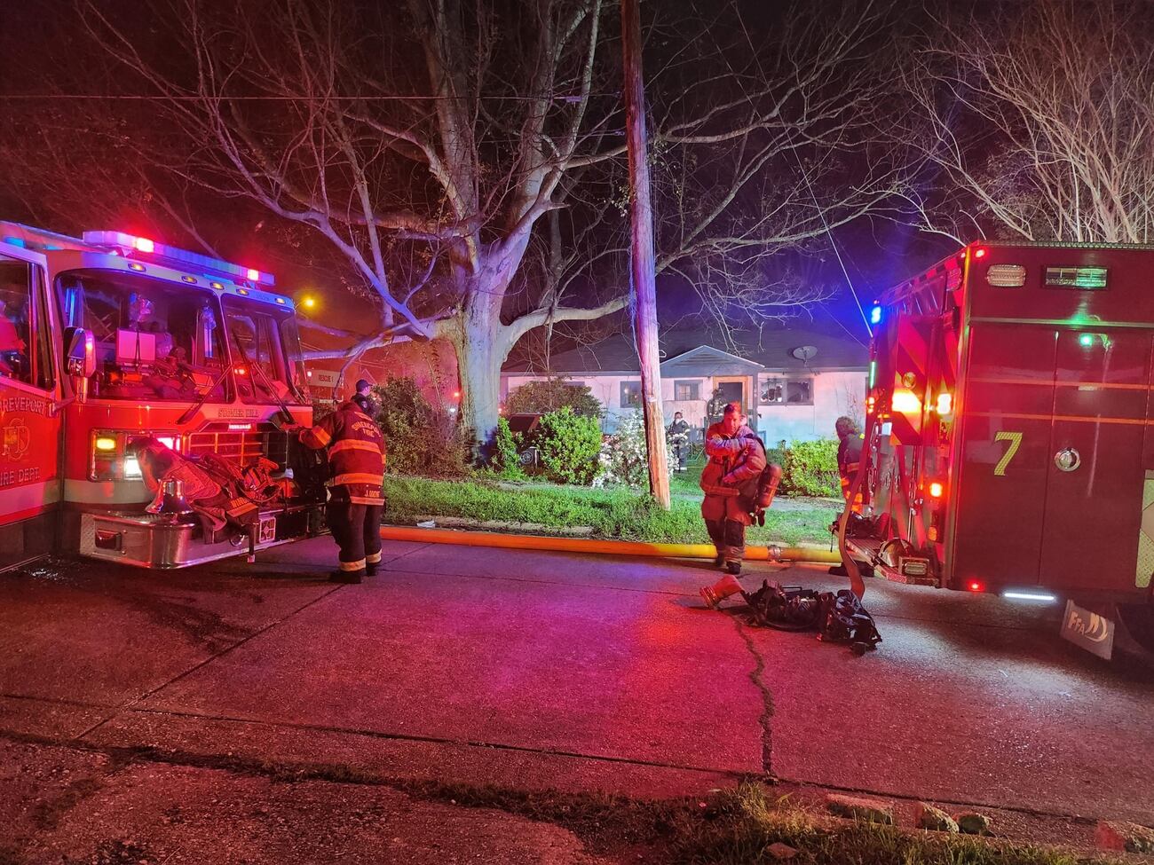 Shreveport firefighters rescue man trapped in house fire; 2 others ... Shreveport firefighters rescue man trapped in house fire; 2 others ...